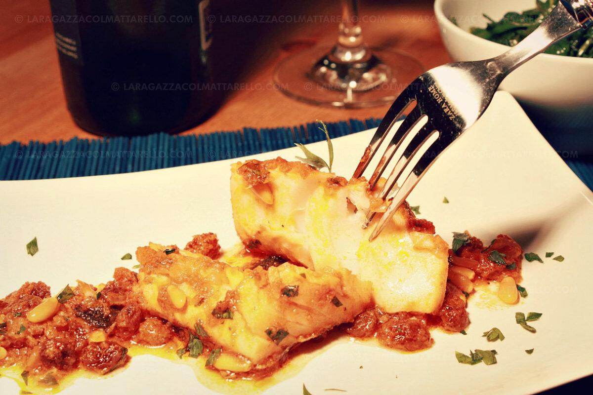 Baccalà in umido alla romana (bacallà amb tomaquet, panses i pinyons ...