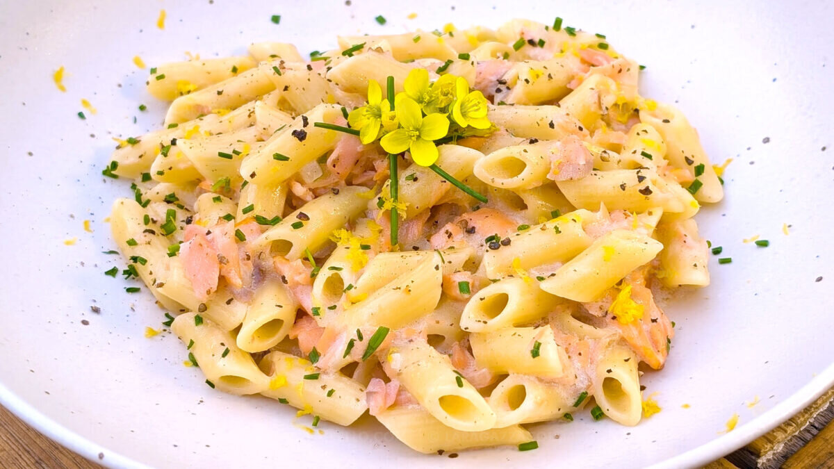 Pasta con salmón (penne al salmone) ~ La ragazza col mattarello