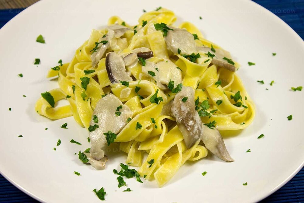 Pasta amb ceps (tagliatelle ai funghi porcini) ~ La ragazza col mattarello