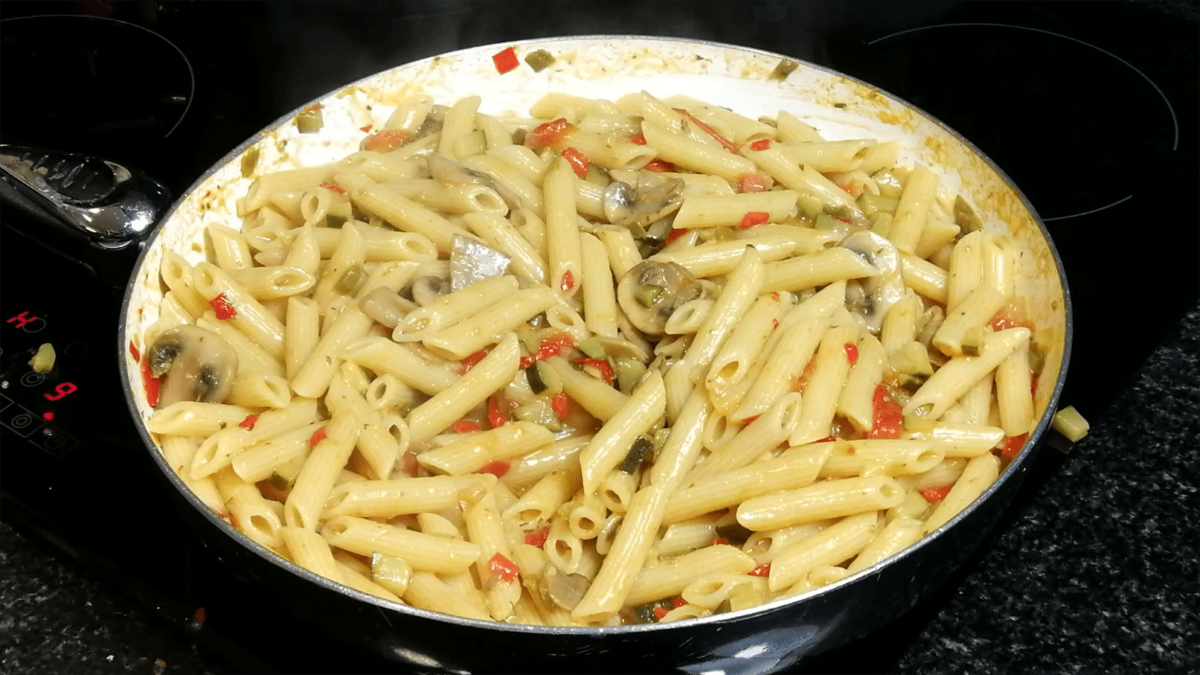 Pasta with vegetables (pasta alle verdure) ~ La ragazza col mattarello