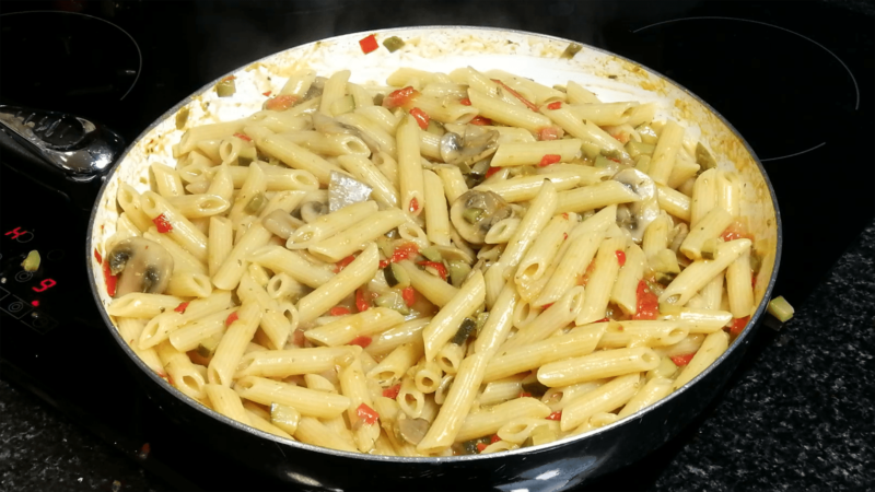 Pasta con verduras ~ La ragazza col mattarello