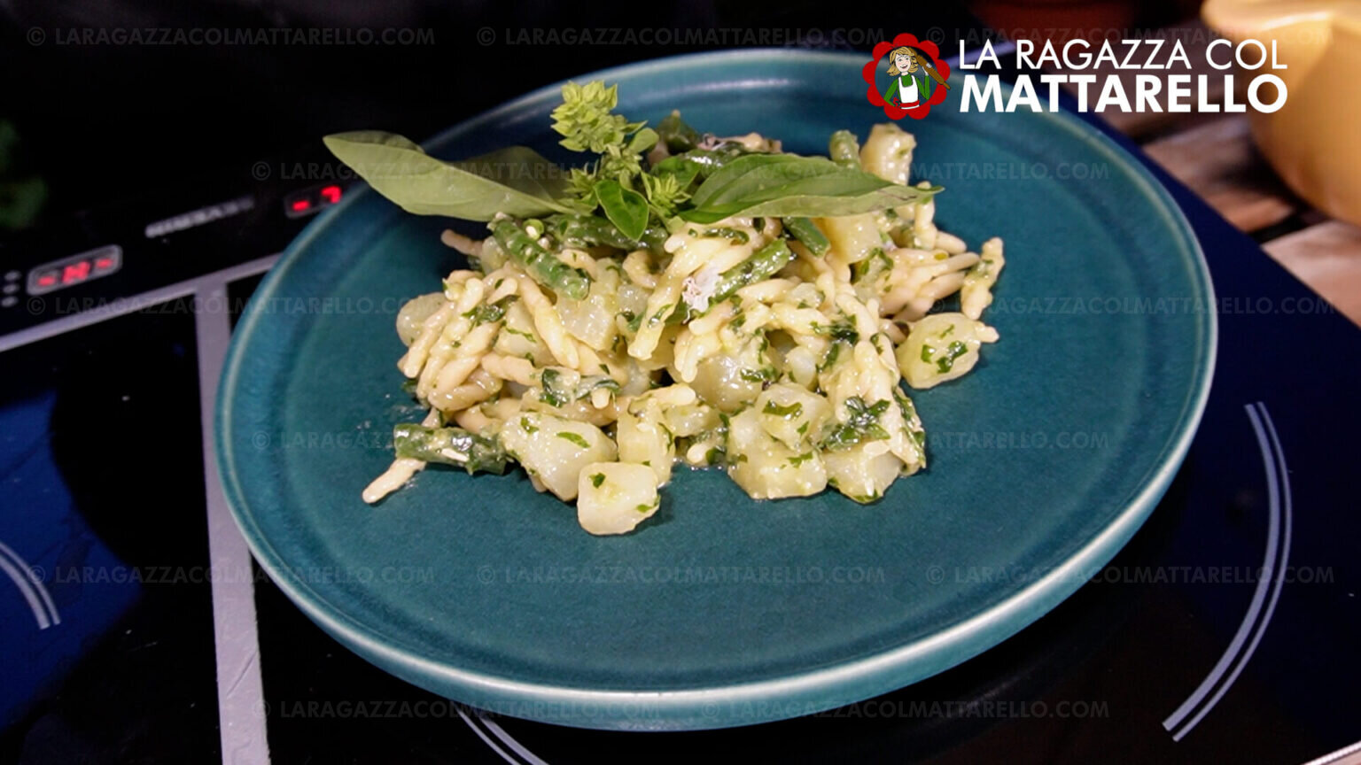Pasta with Basil Pesto: Authentic Italian Recipe ~ La ragazza col ...